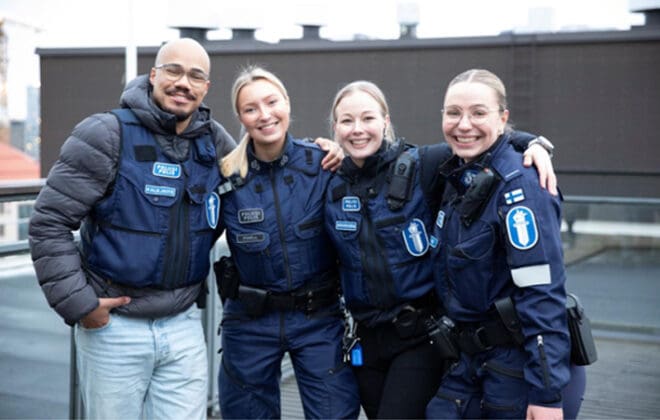 Poliisi pitää oppitunteja kaikille Suomen kouluille - Rikosuutiset